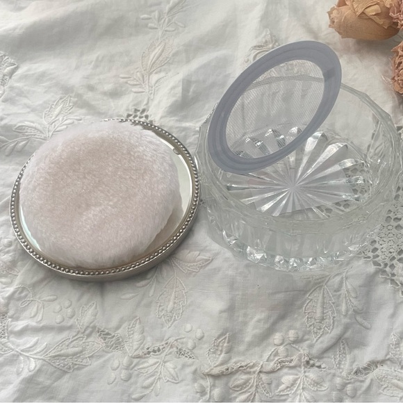 American Vintage | Makeup | Vintage Silver Loose Powder Jar With Powder ...